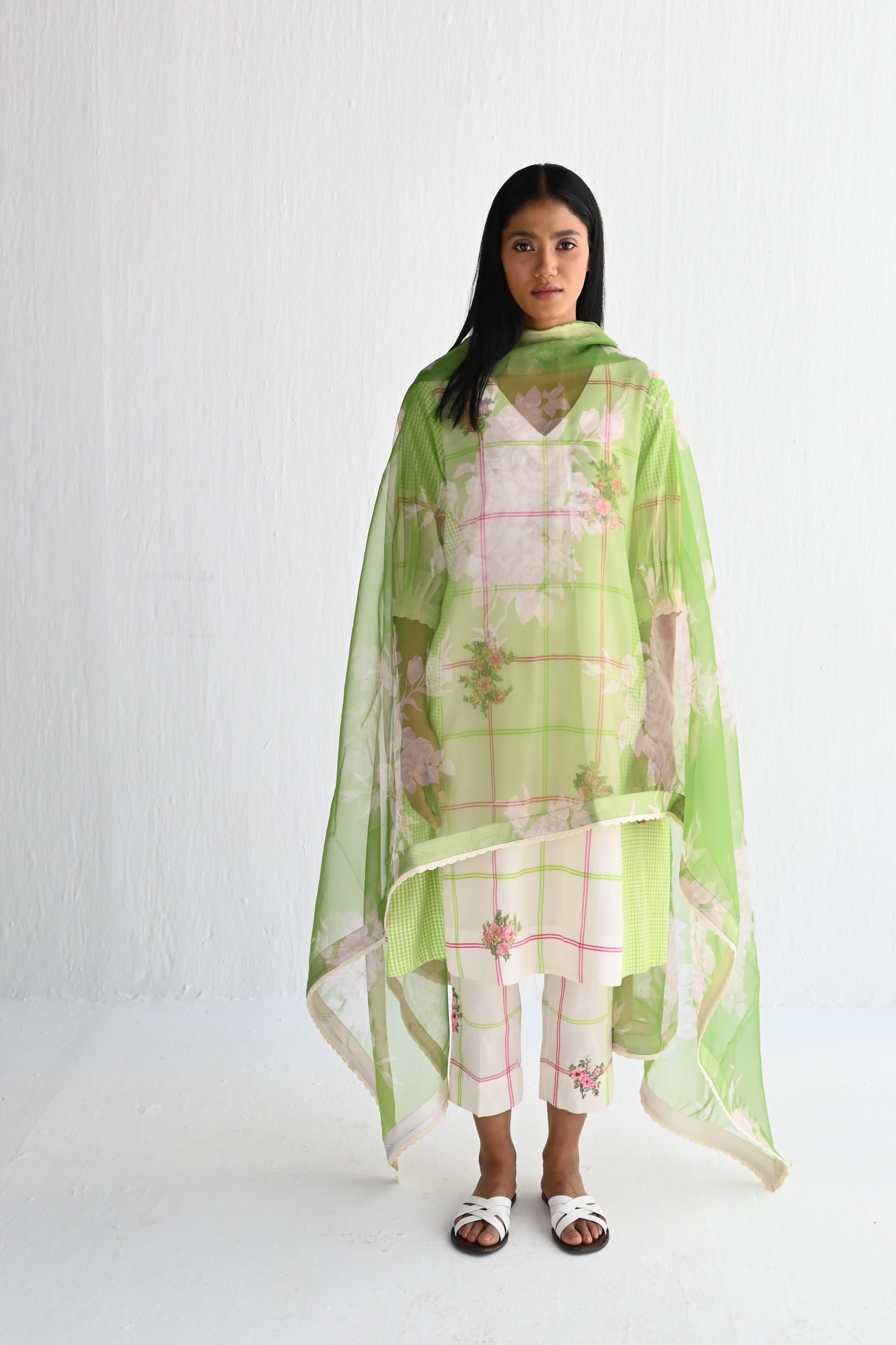 Dupatta in Green Flower Print Organza – Shorshe Clothing