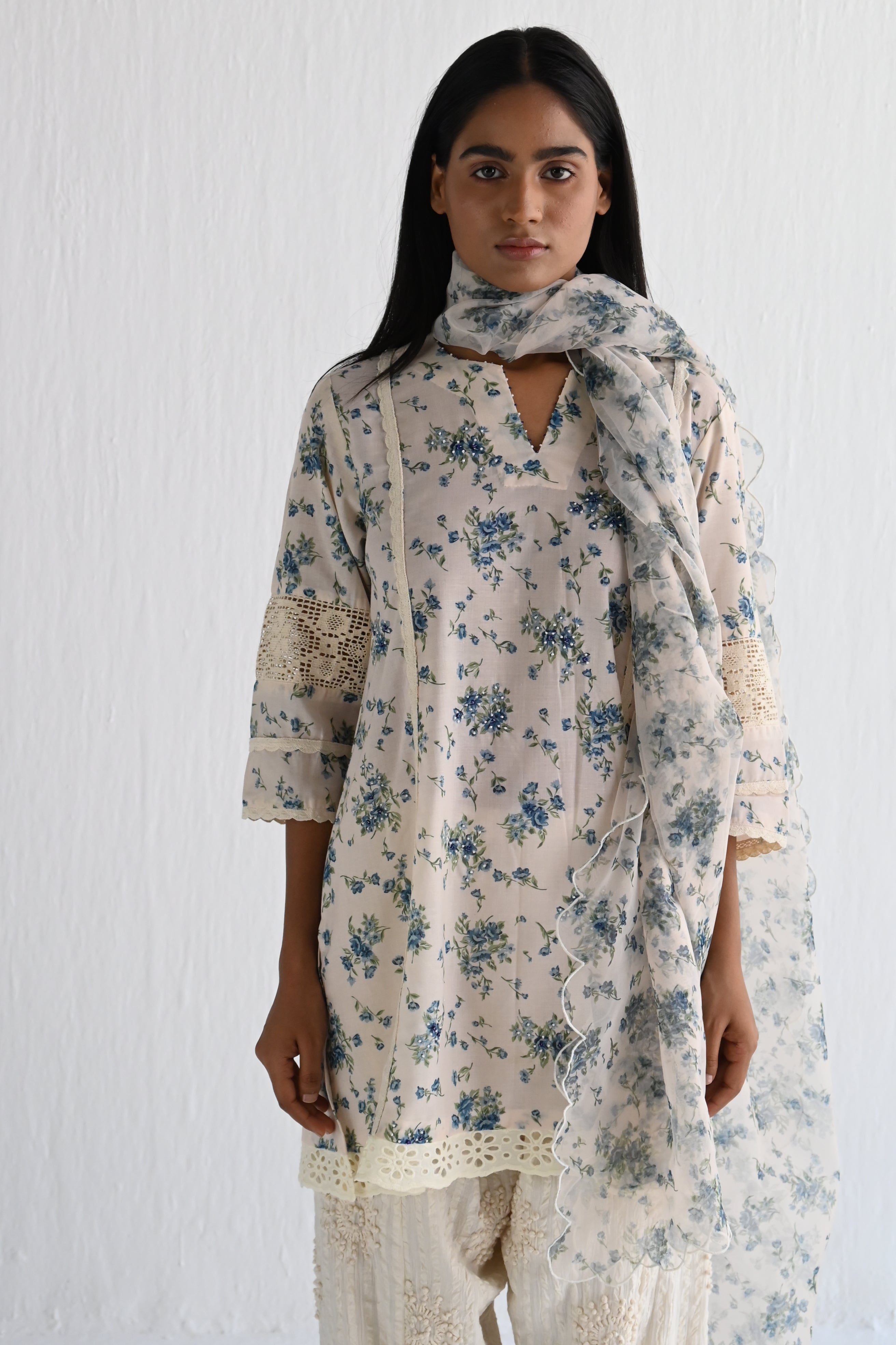 Dupatta in Blue Flower Print Organza – Shorshe Clothing